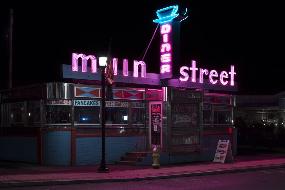 Nocturnal photographs of New England's famous American neon signs ...