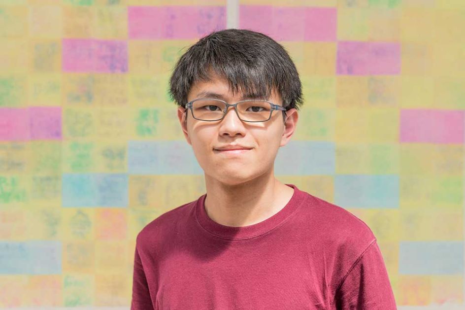 Graduate Lachlan Hui creates melted rainbow artwork using sticky notes ...