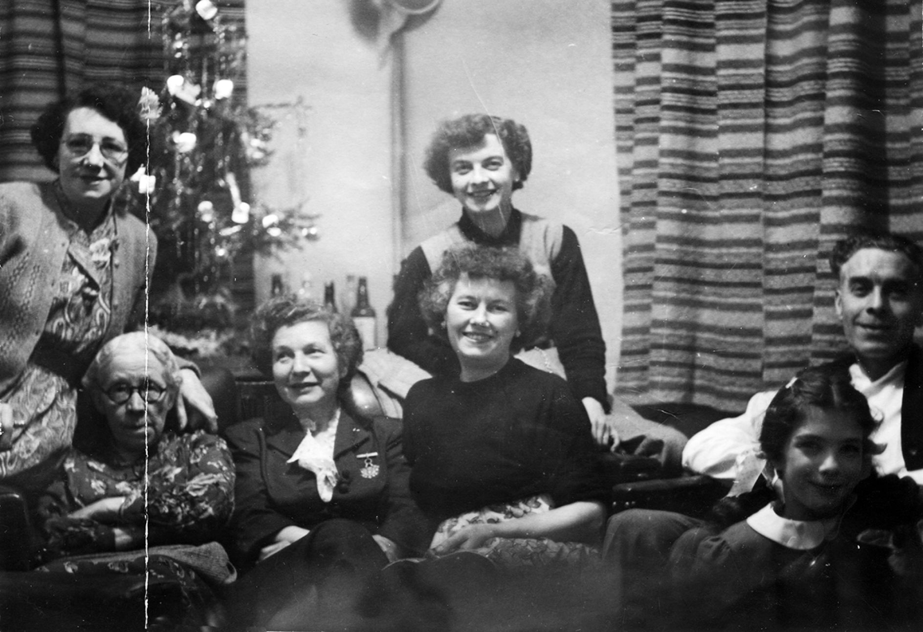 Newly uncovered photographs show London's disappearing working class ...