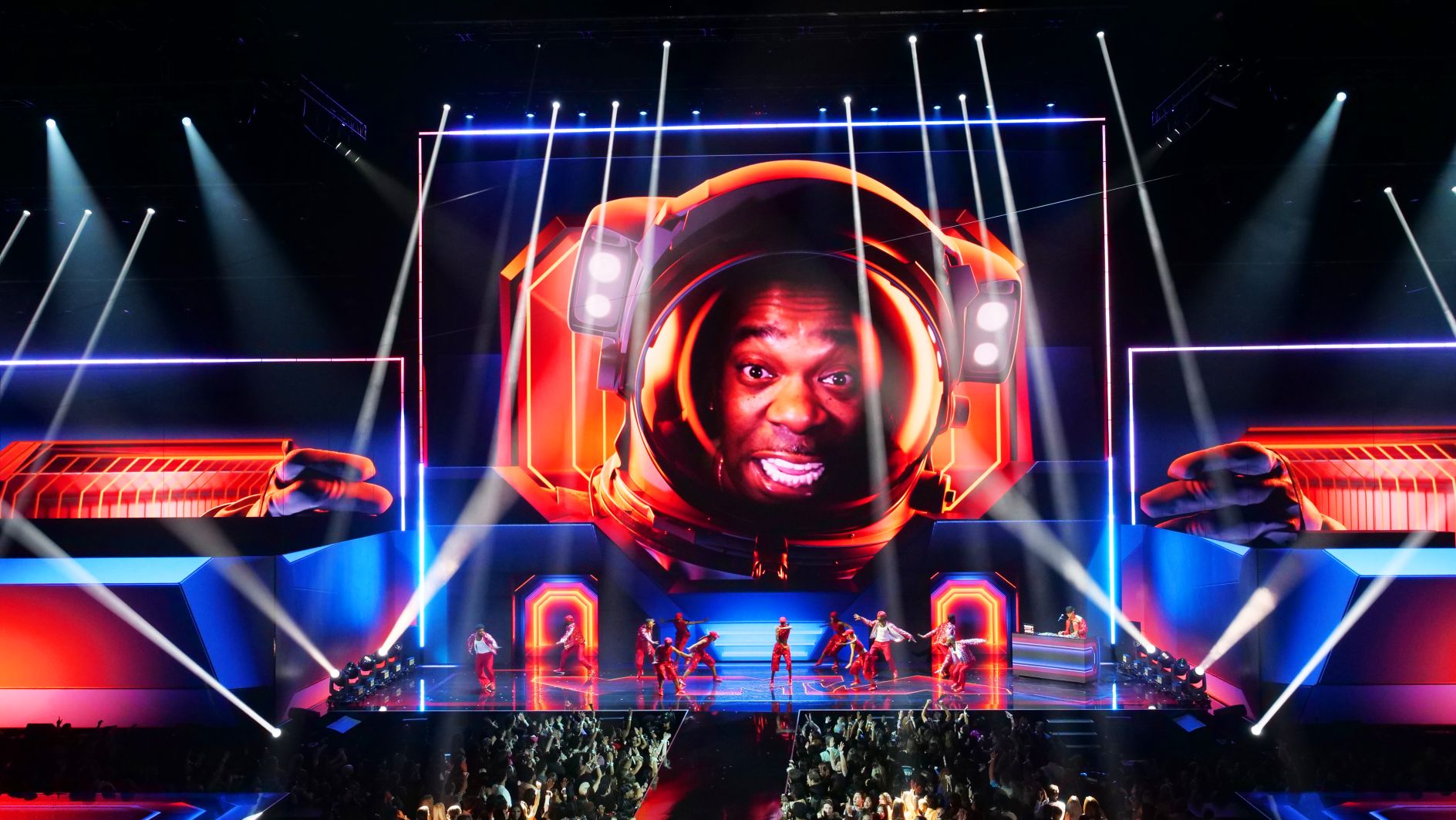 Why Possible's optical illusion for the VMAs set a new standard in ...