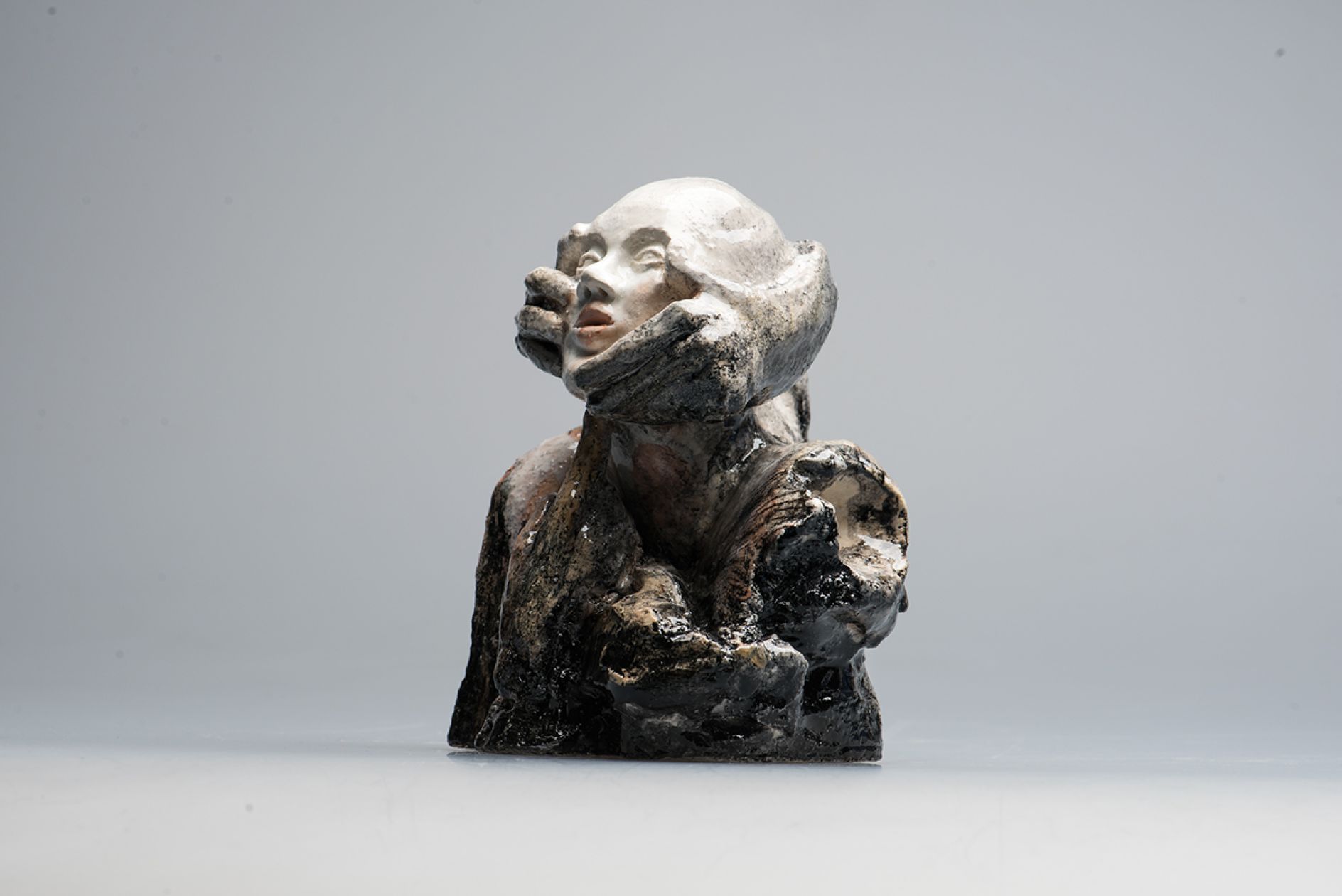 Body-text: Visceral ceramic sculptures explore body distortion and ...