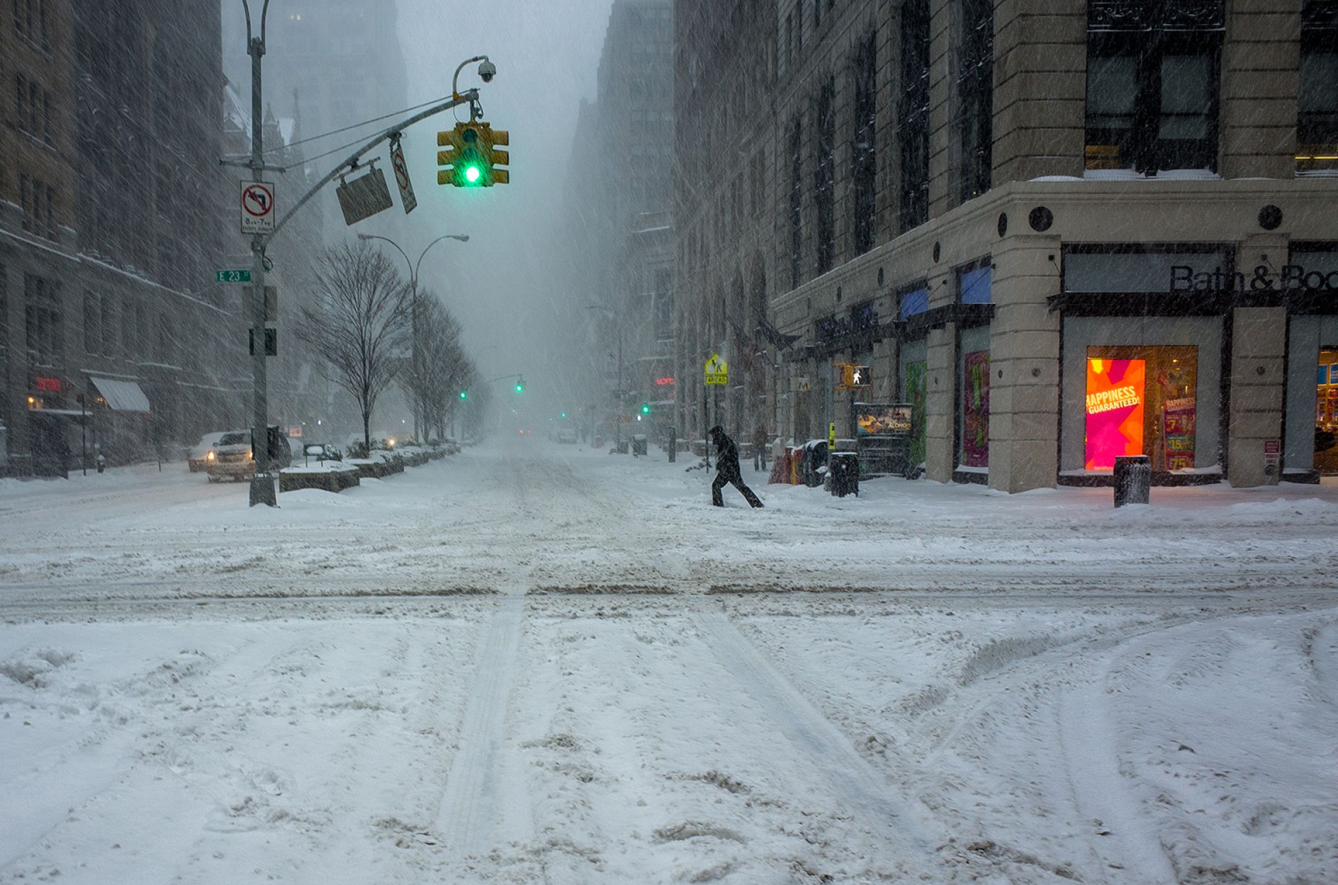 Snowmageddon: Photographer beautifully captures New York City after ...