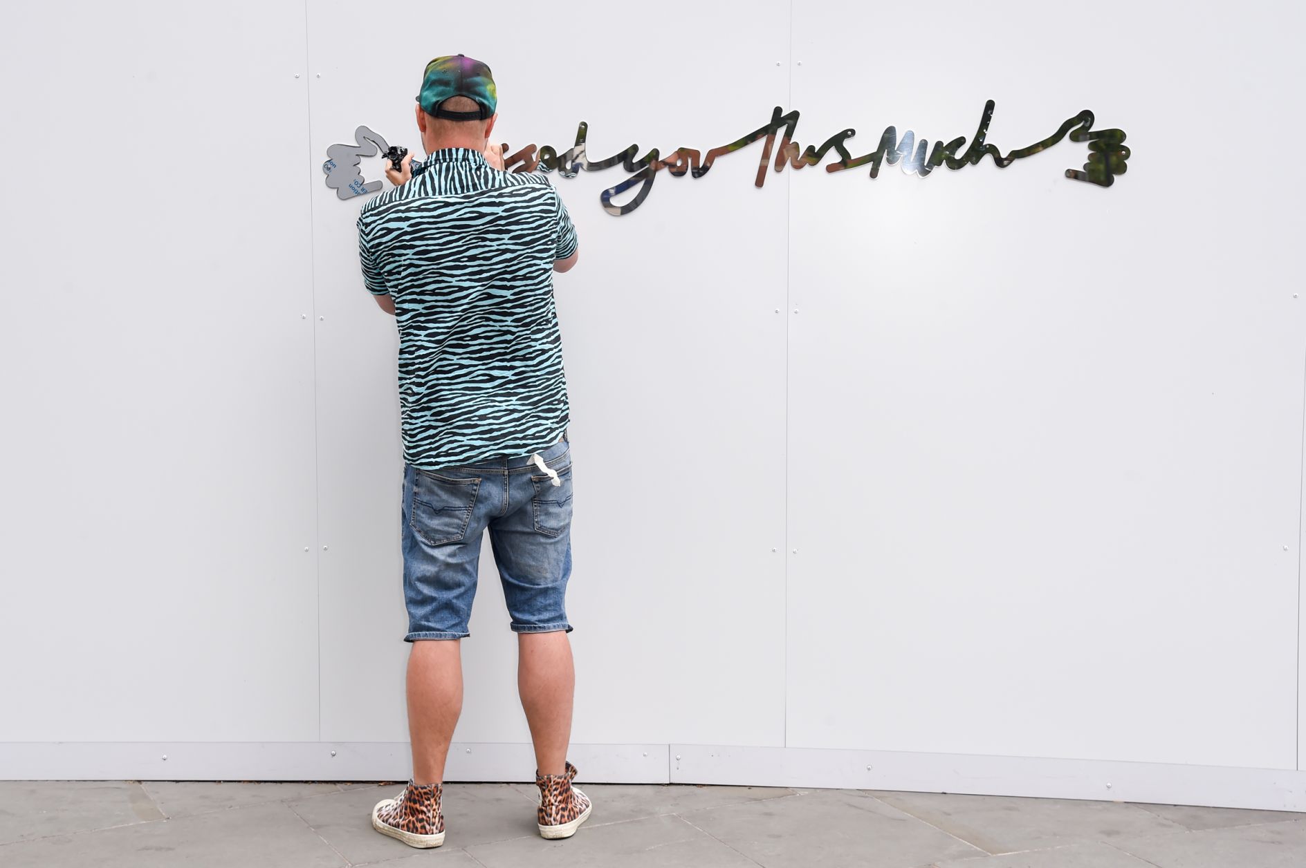 Street artist Andy Leek to spread messages of positivity at King's ...