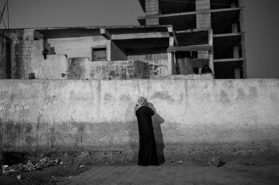 Louder Than Bombs: Teenage photographer powerfully documents the war in ...
