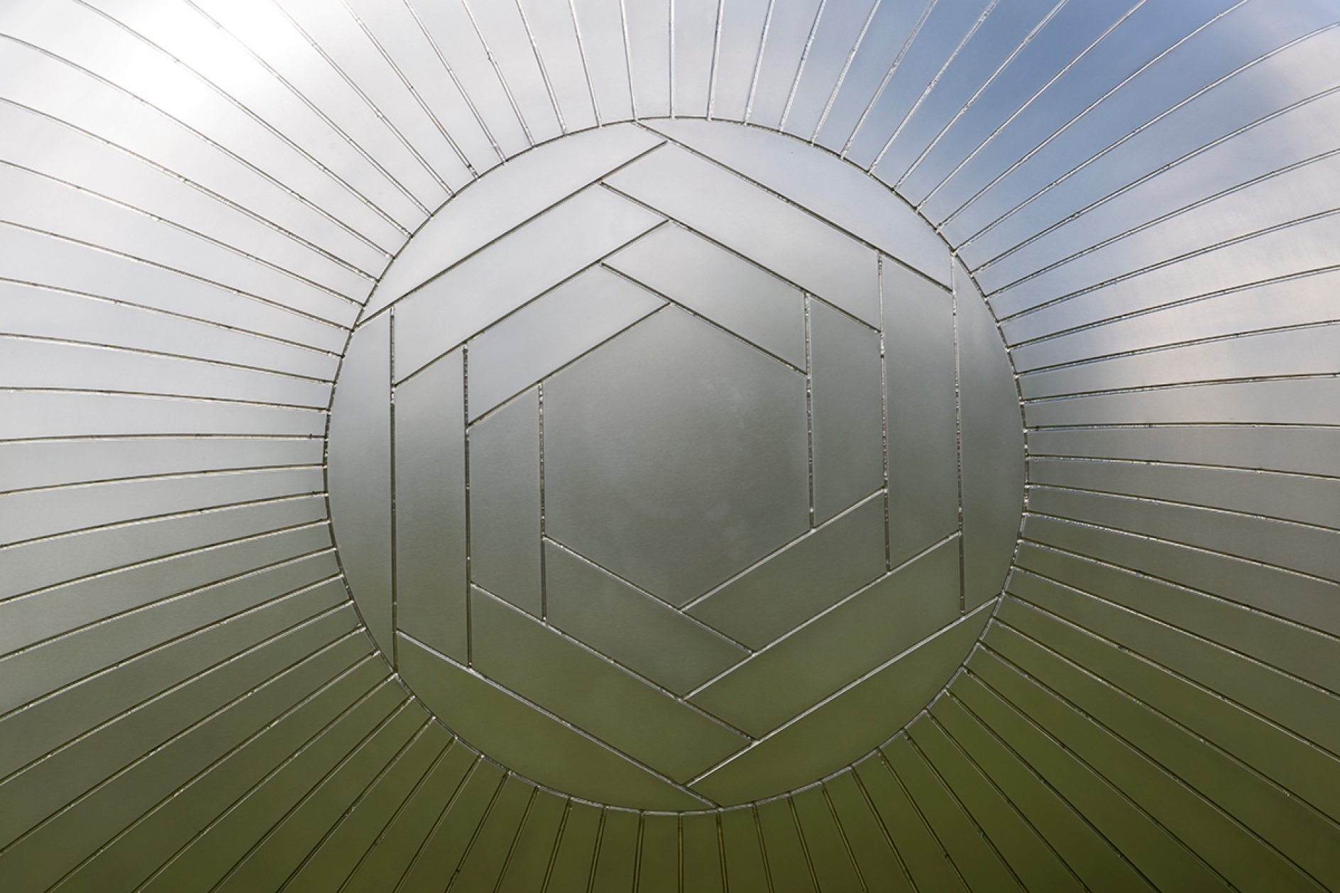 Richard Deacon's monumental work connects materiality and concept ...