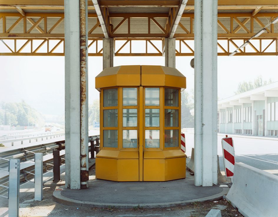 Abandoned Checkpoints: Photographer documents Europe's forgotten ...