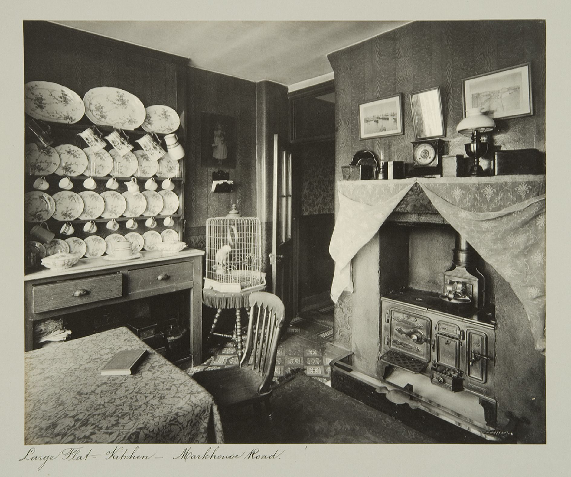 Newly uncovered photographs show London's disappearing working class ...