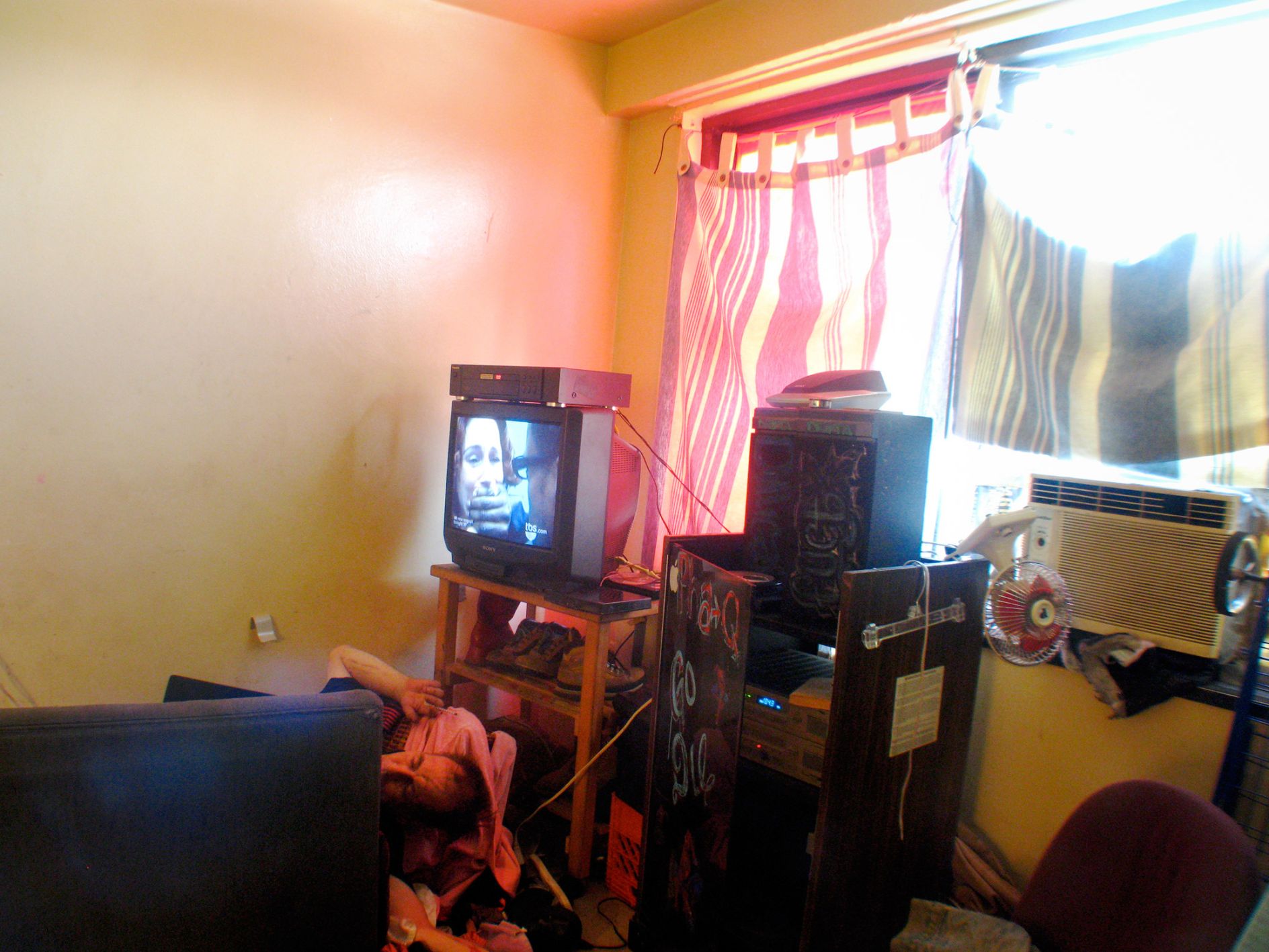 Graham MacIndoe Coming Clean: Powerful self-portraits depicting drug ...