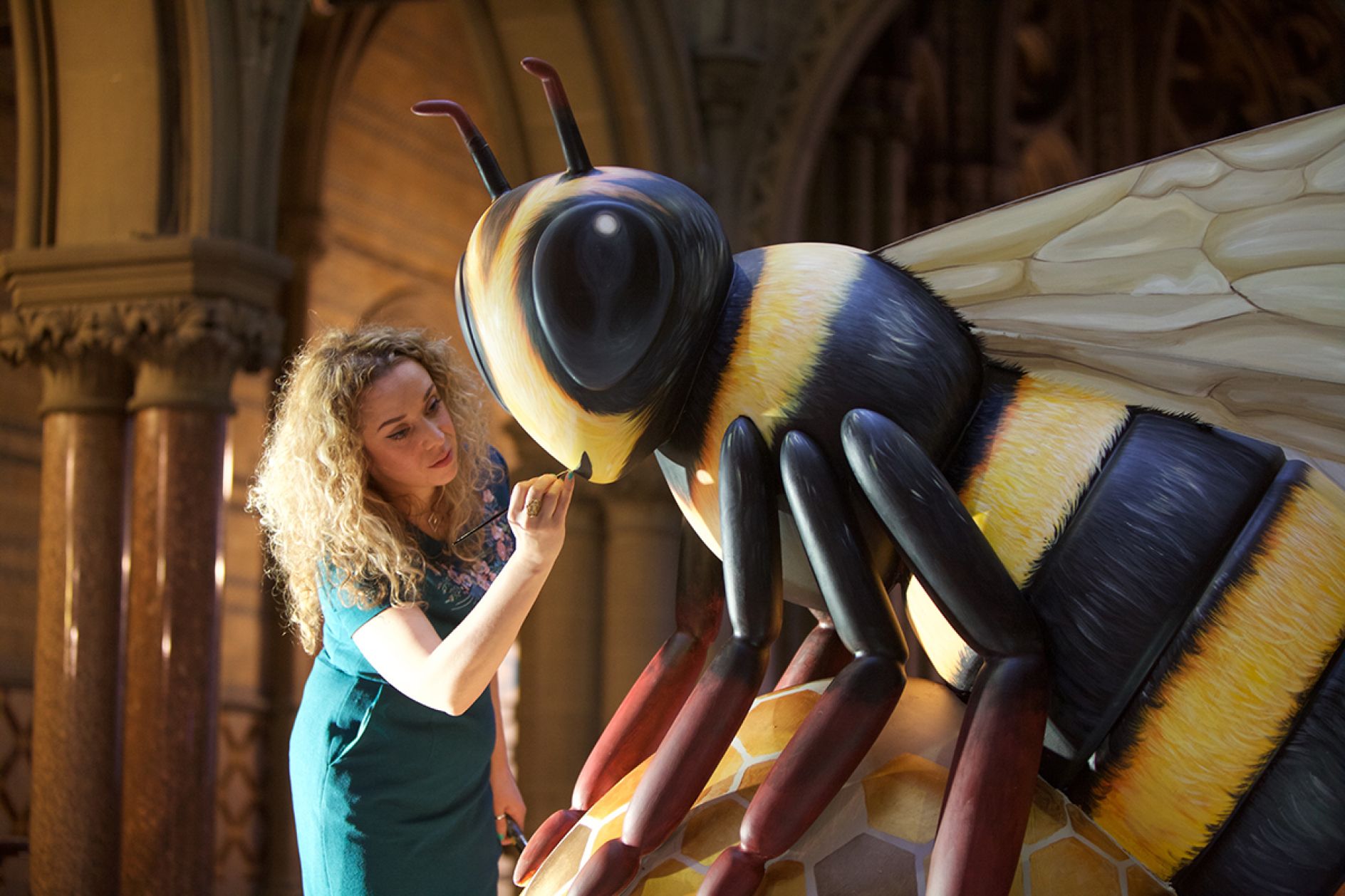 Bee in the City: Manchester set to welcome eighty giant honey bee ...