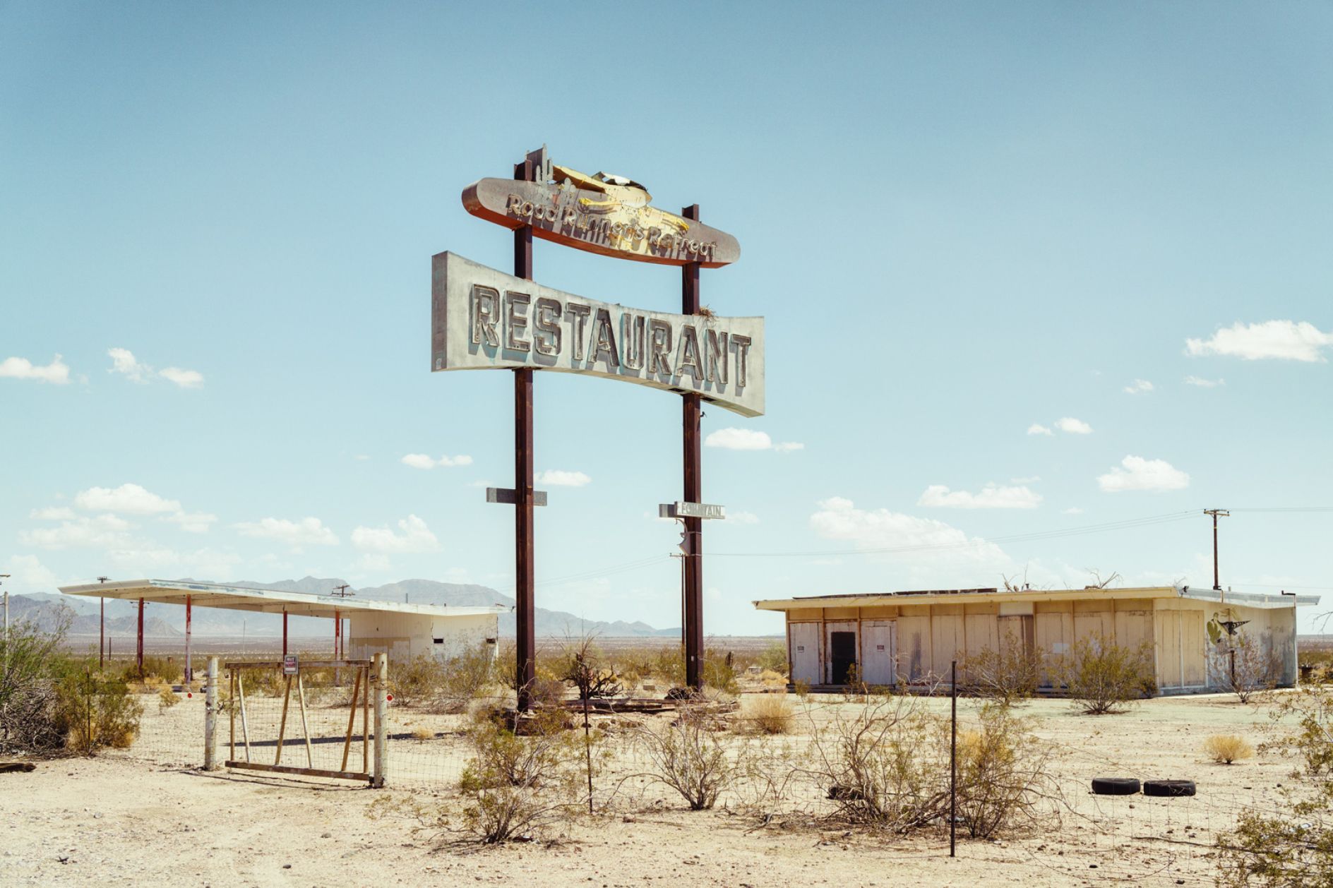 Ralph Gräf's stunning photographs of abandoned motels and gas stations ...