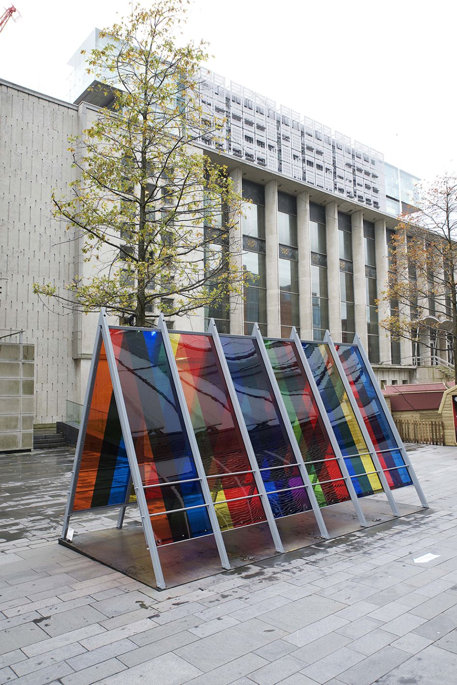 Artist creates walk-through triangular prism to offer a spectrum of ...