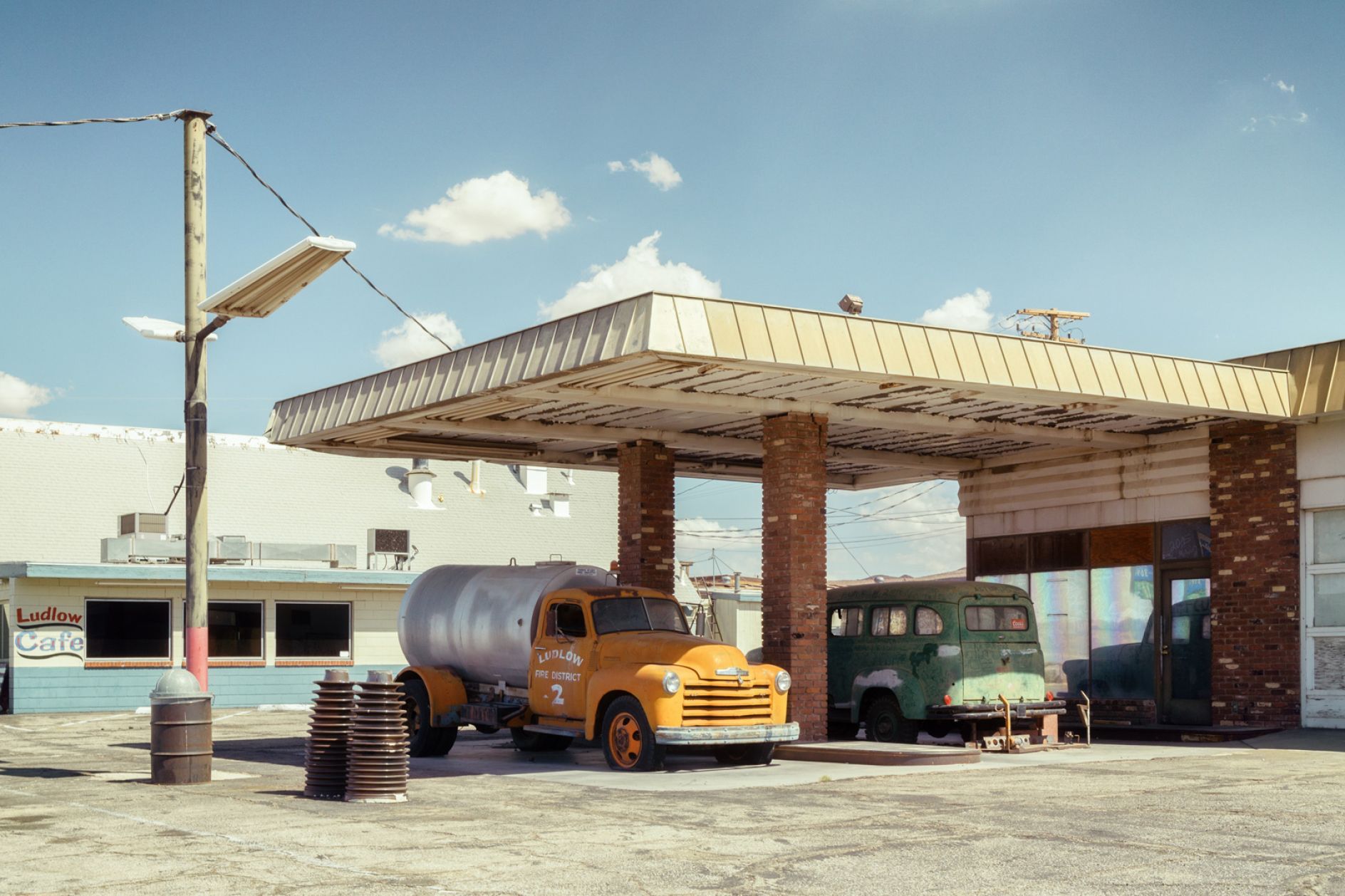 Ralph Gräf's stunning photographs of abandoned motels and gas stations ...
