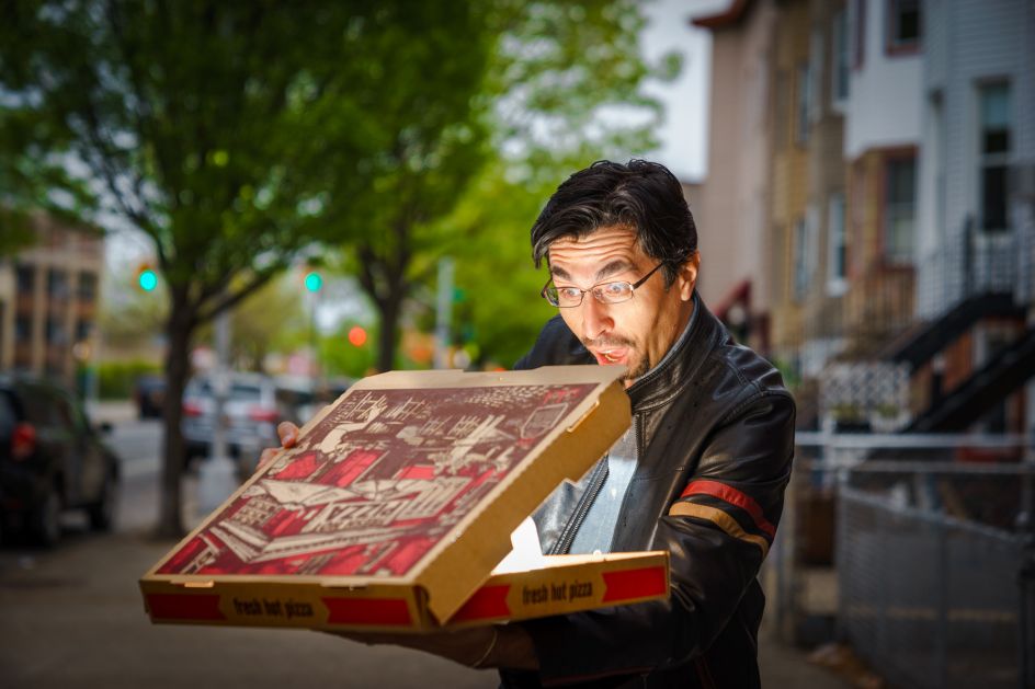 Photographer captures the unparalleled joys of opening a freshly ...