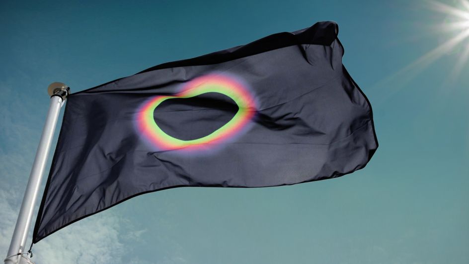 Specially-designed flag alerts beachgoers to dangerous UV levels ...