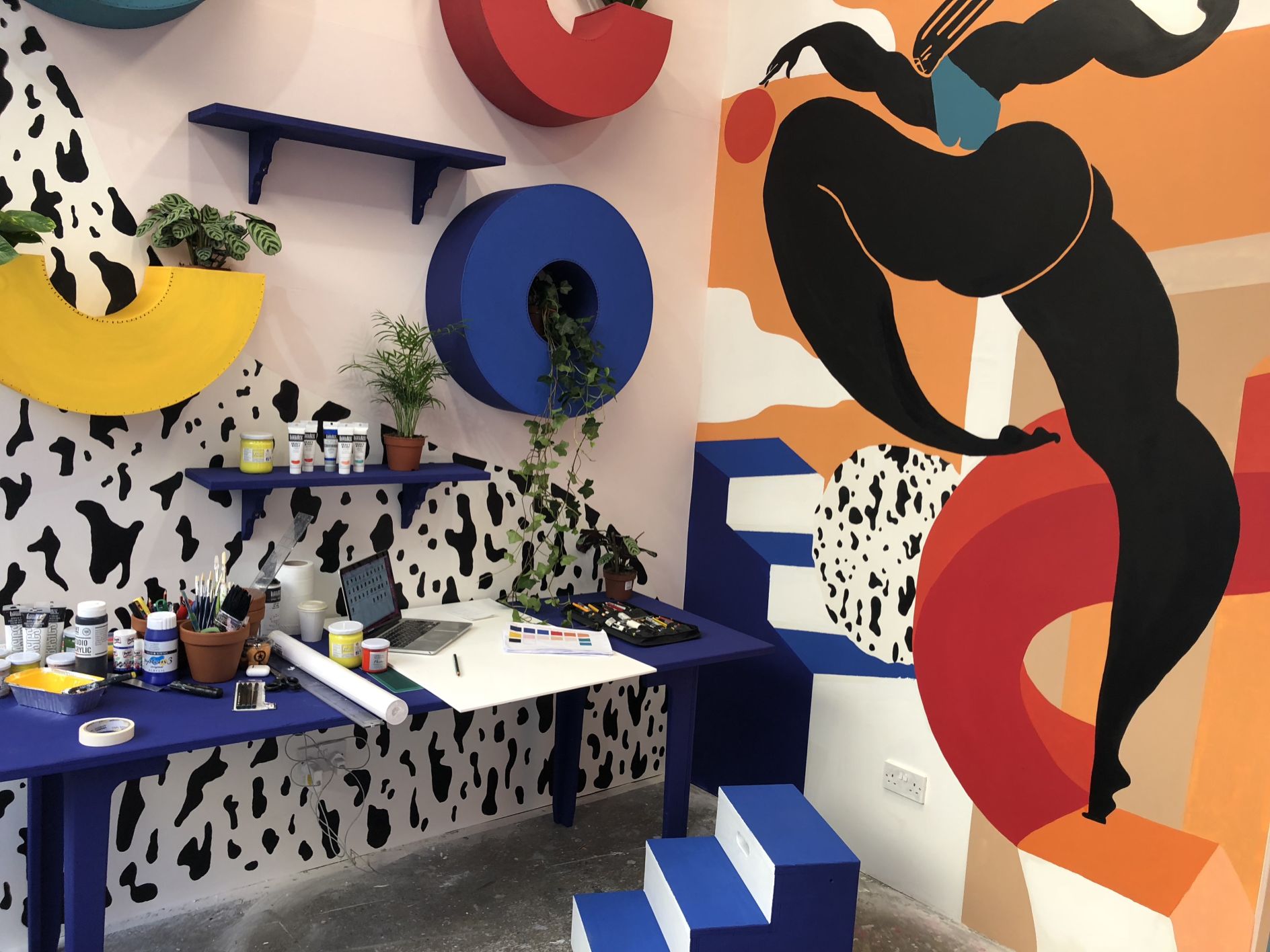 Designer Kelly Anna's bold and confident figurative works with ...