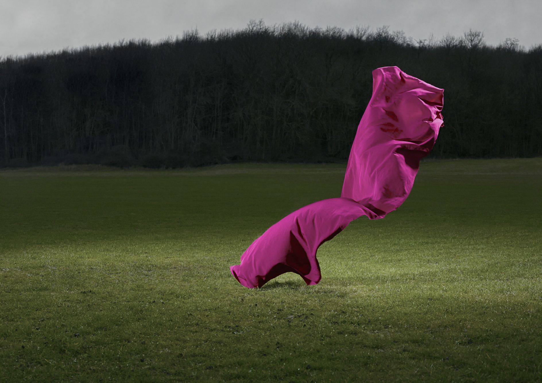 Freeze-motion photographs that transform floating fabric into ...