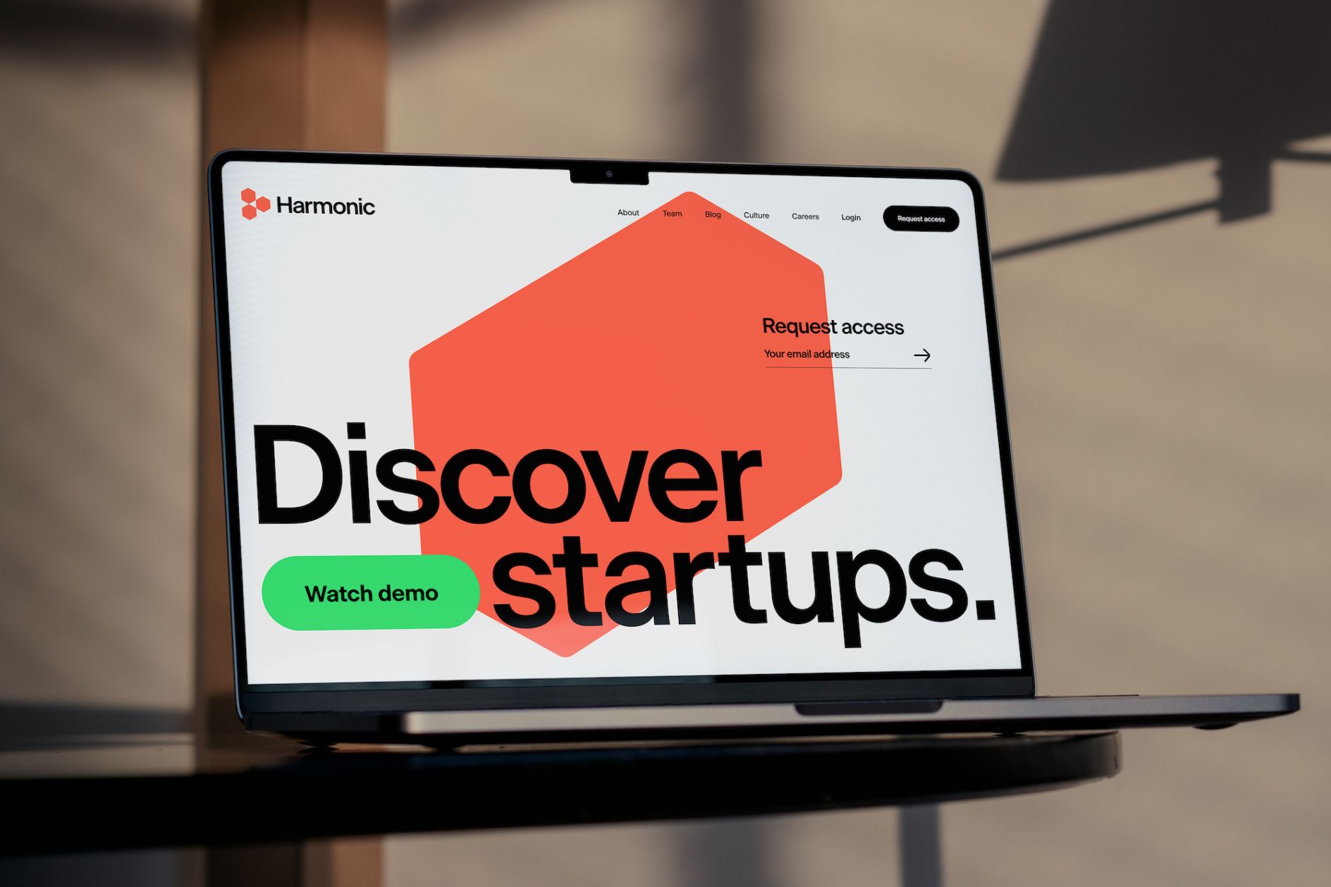 Fay uses 'chopped-and-screwed 3D data bars' to refresh startups ...