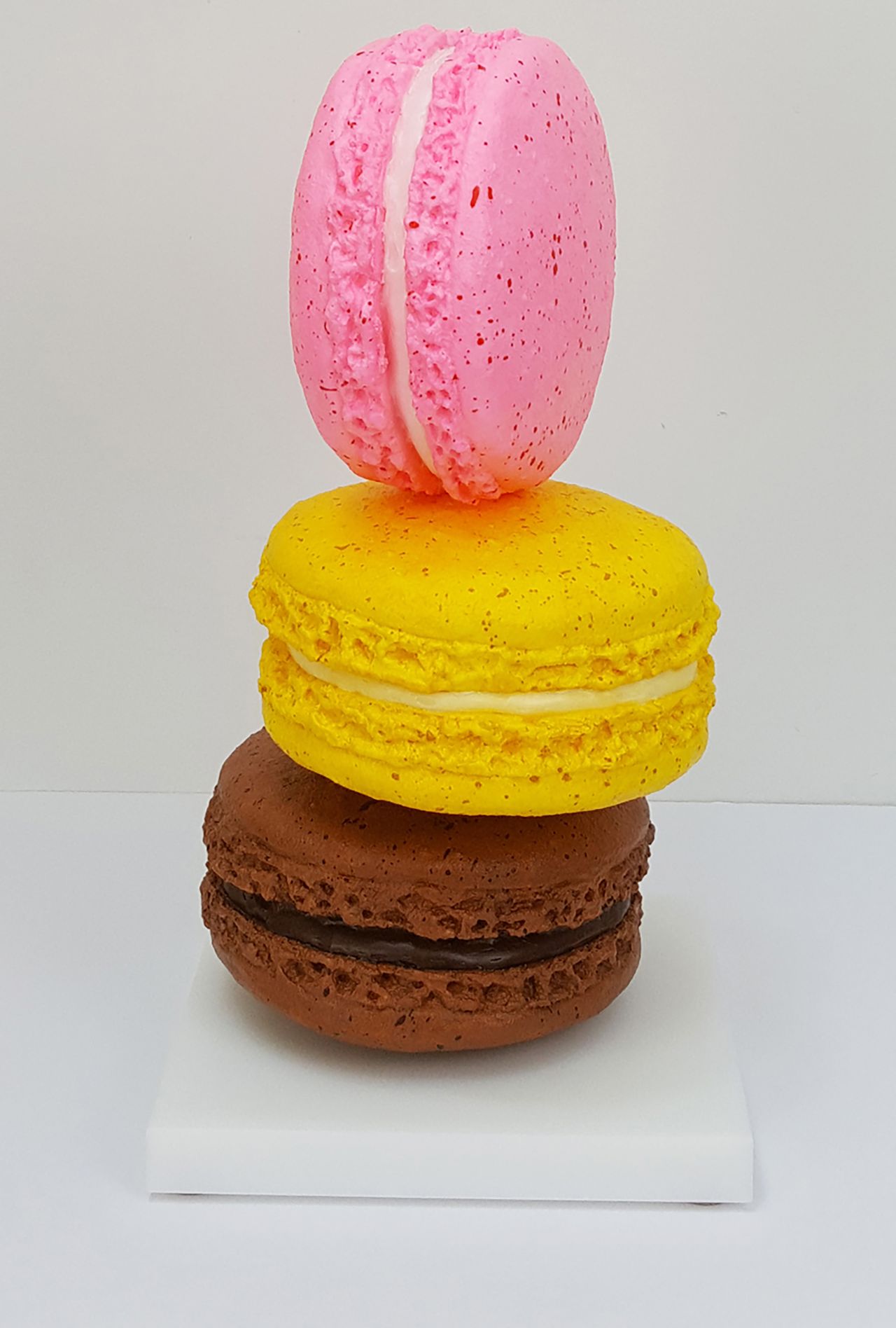 Hyperrealistic Giant Sculptures Of Doughnuts Sweets And Cakes By Peter Hyperrealistic Giant Sculptures Of Doughnuts Sweets And Cakes By Peter
