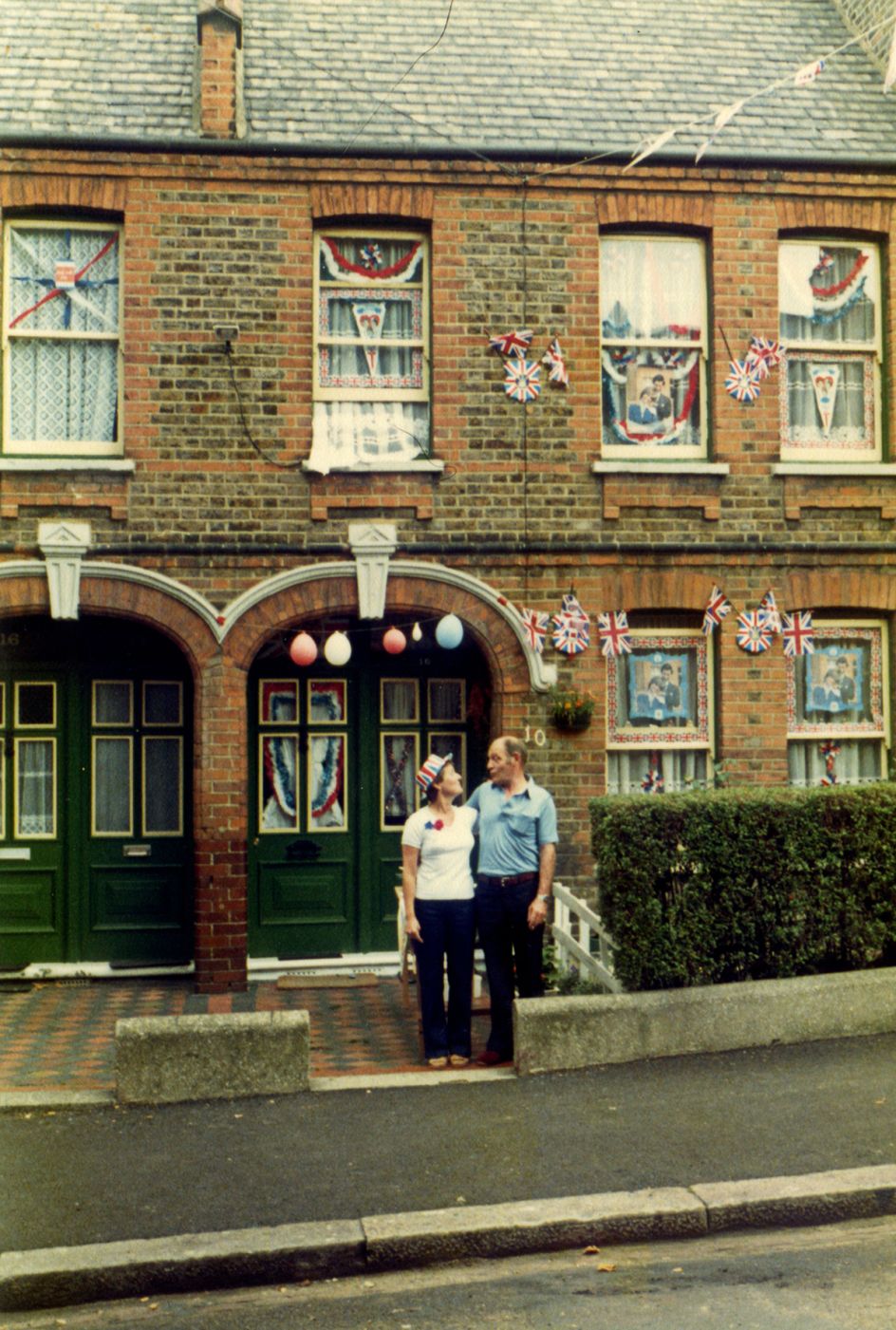 Newly uncovered photographs show London's disappearing working class ...