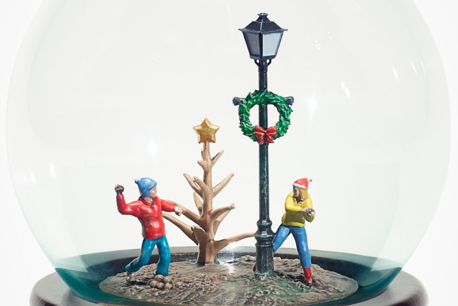 Snowless snow globe depicts dystopian Christmas at the hands of climate ...
