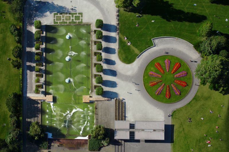 London shot from above reveals a stunning new perspective of its famous ...