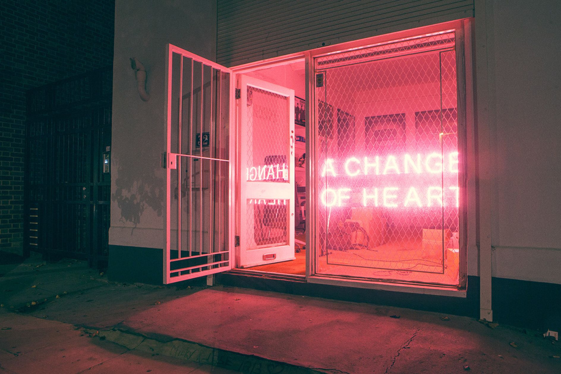 The 1975: Drake and Burgess-Johnson create Neon Signs for the ...