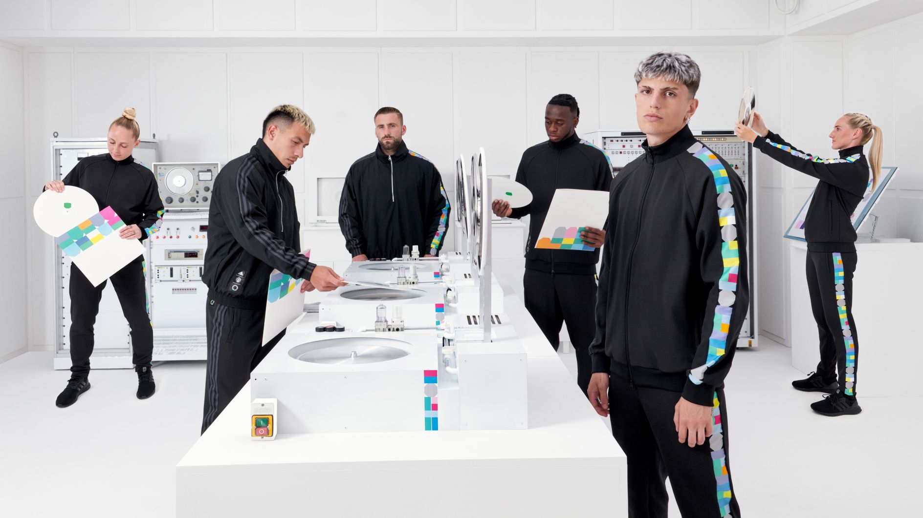 Manchester United's new clothing collection contains a secret message ...