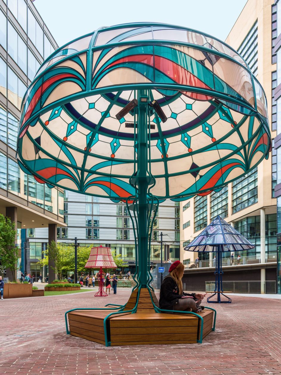 New giant lamp sculptures shine a light on Manchester's epic history ...