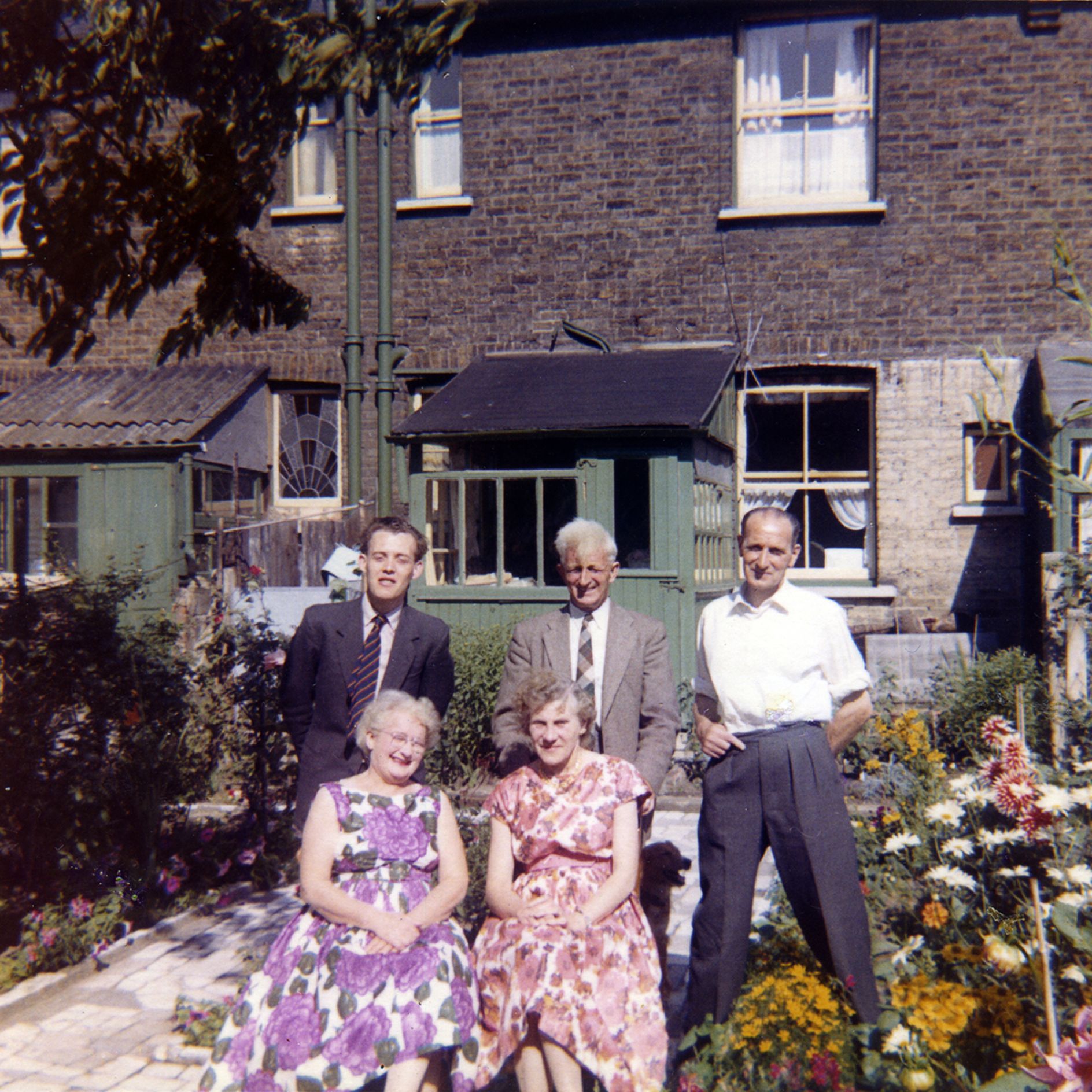 Newly uncovered photographs show London's disappearing working class ...