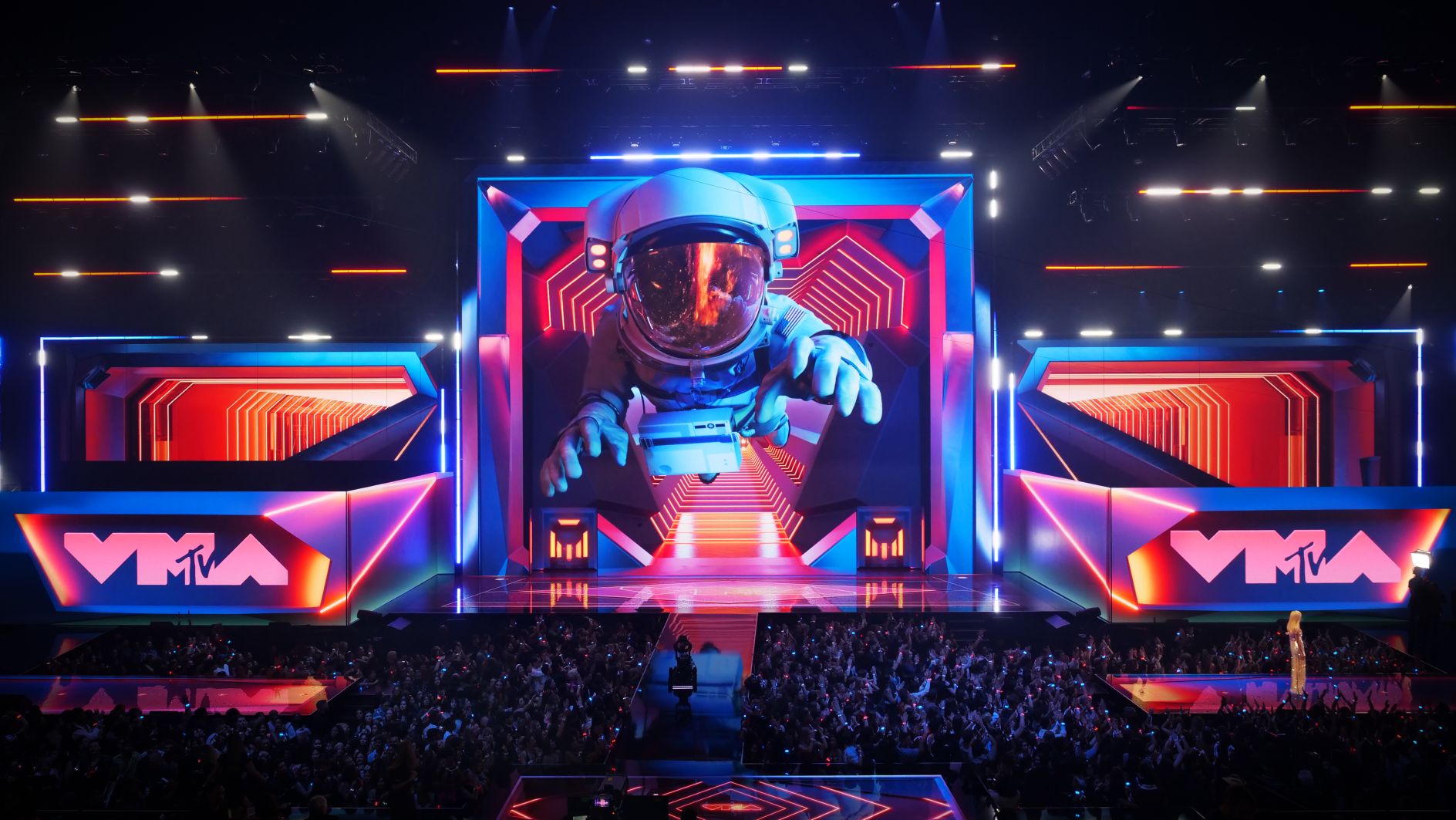 Why Possible's optical illusion for the VMAs set a new standard in ...
