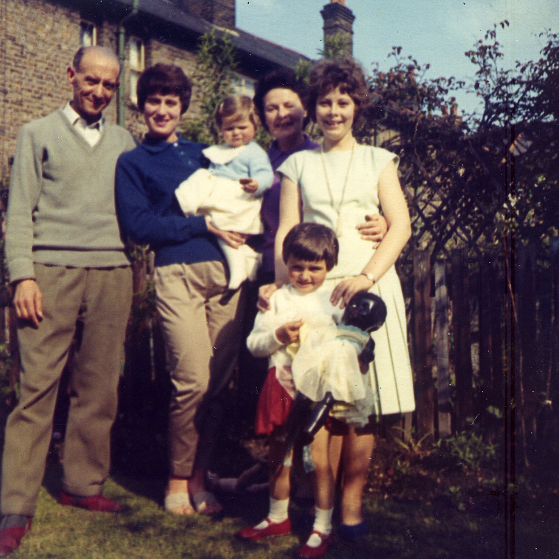 Newly uncovered photographs show London's disappearing working class ...
