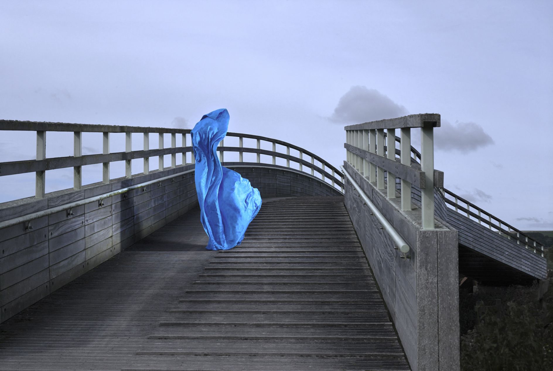 Freeze-motion photographs that transform floating fabric into ...