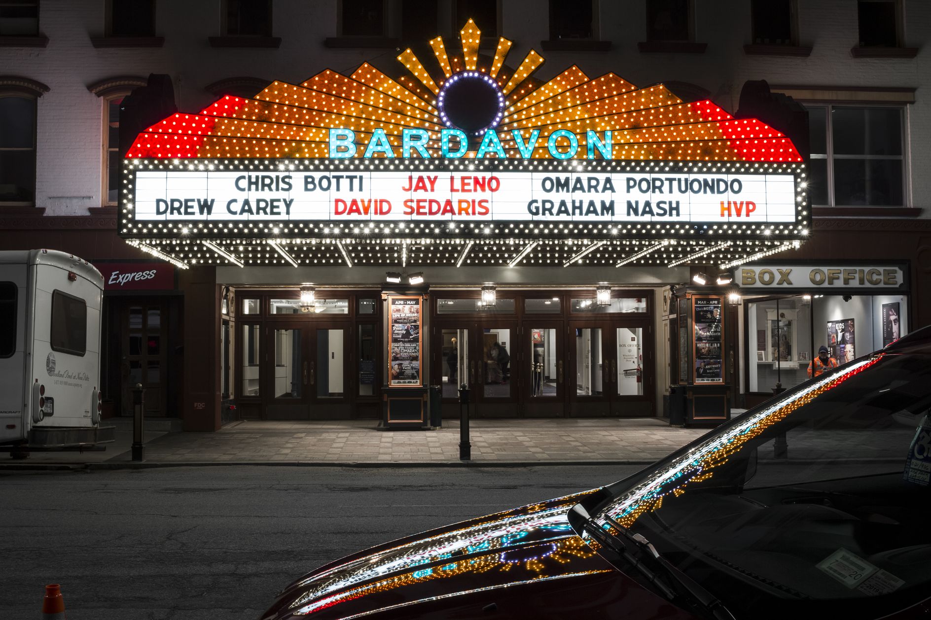 Nocturnal photographs of New England's famous American neon signs ...