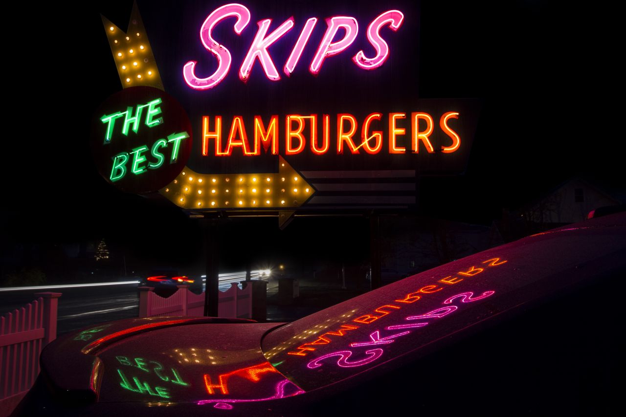 Nocturnal photographs of New England's famous American neon signs ...