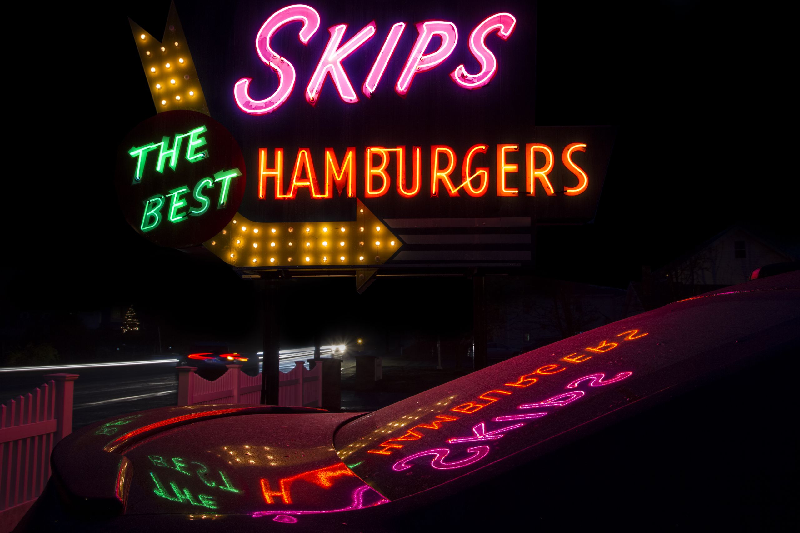 Nocturnal photographs of New England's famous American neon signs ...