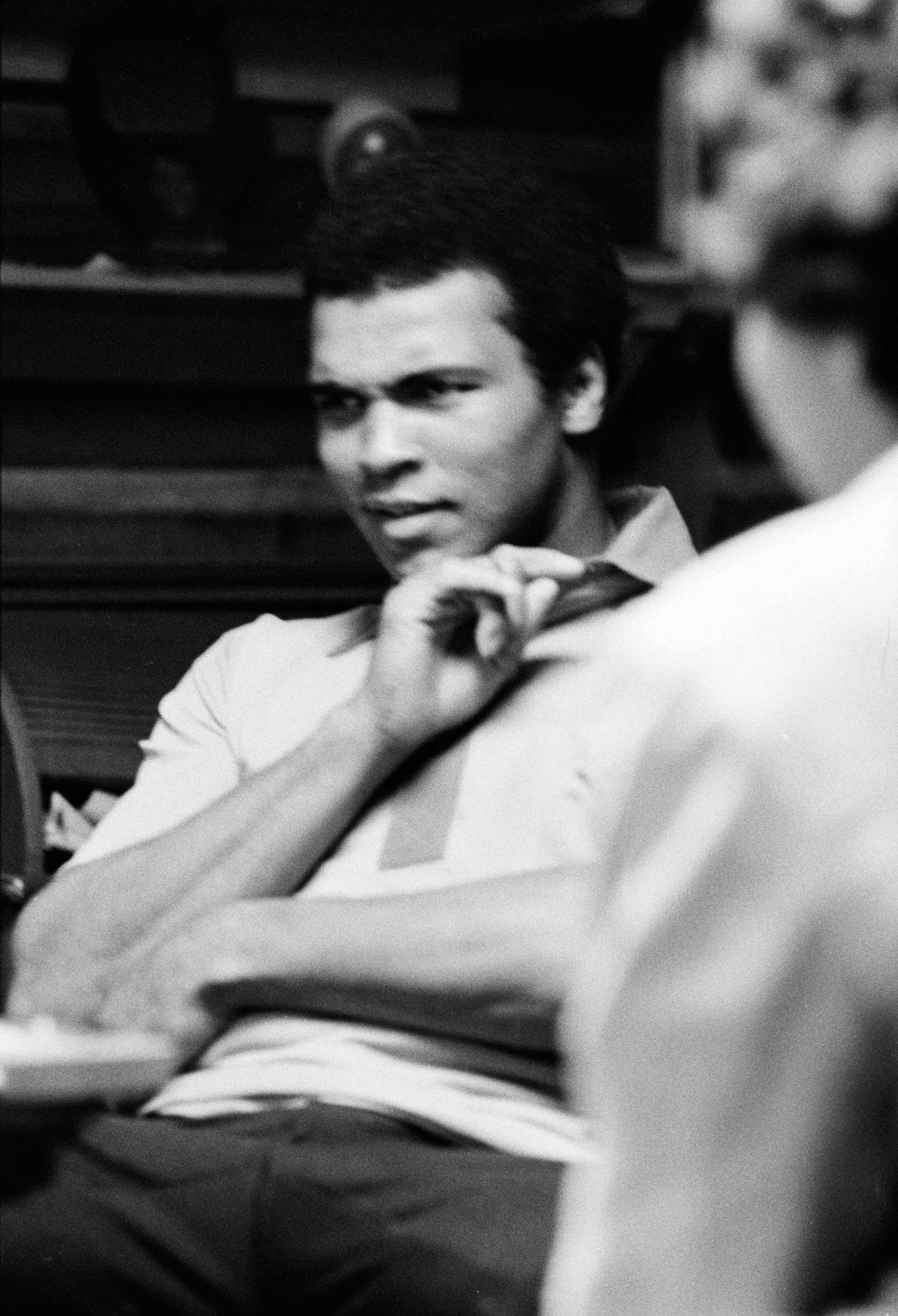 Rare and extraordinary photographs of Muhammad Ali preparing for his ...