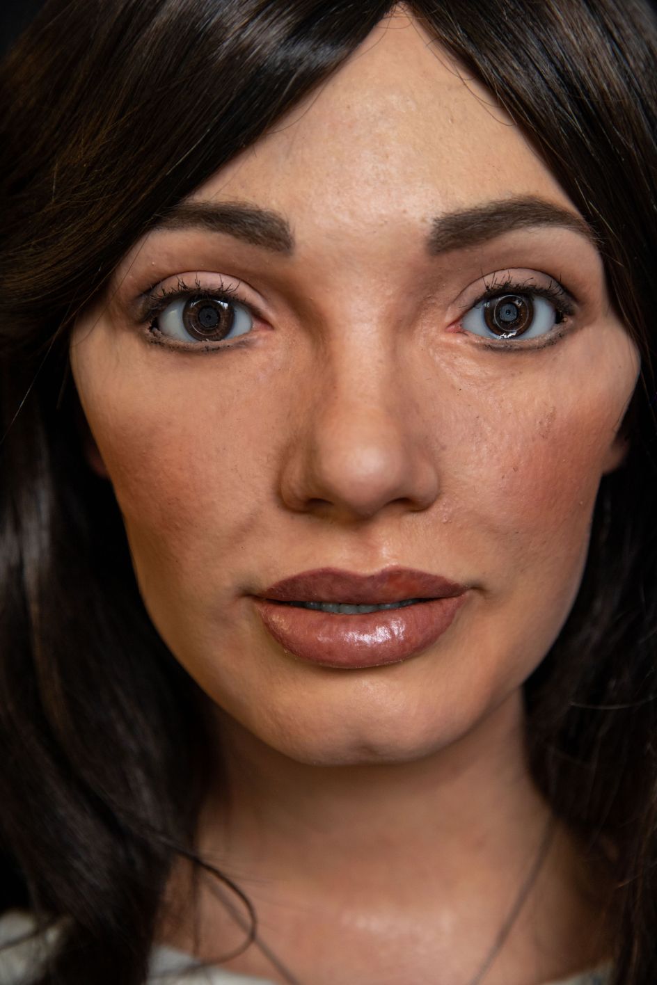 Meet Ai-Da – the world's first robot artist, capable of drawing people ...