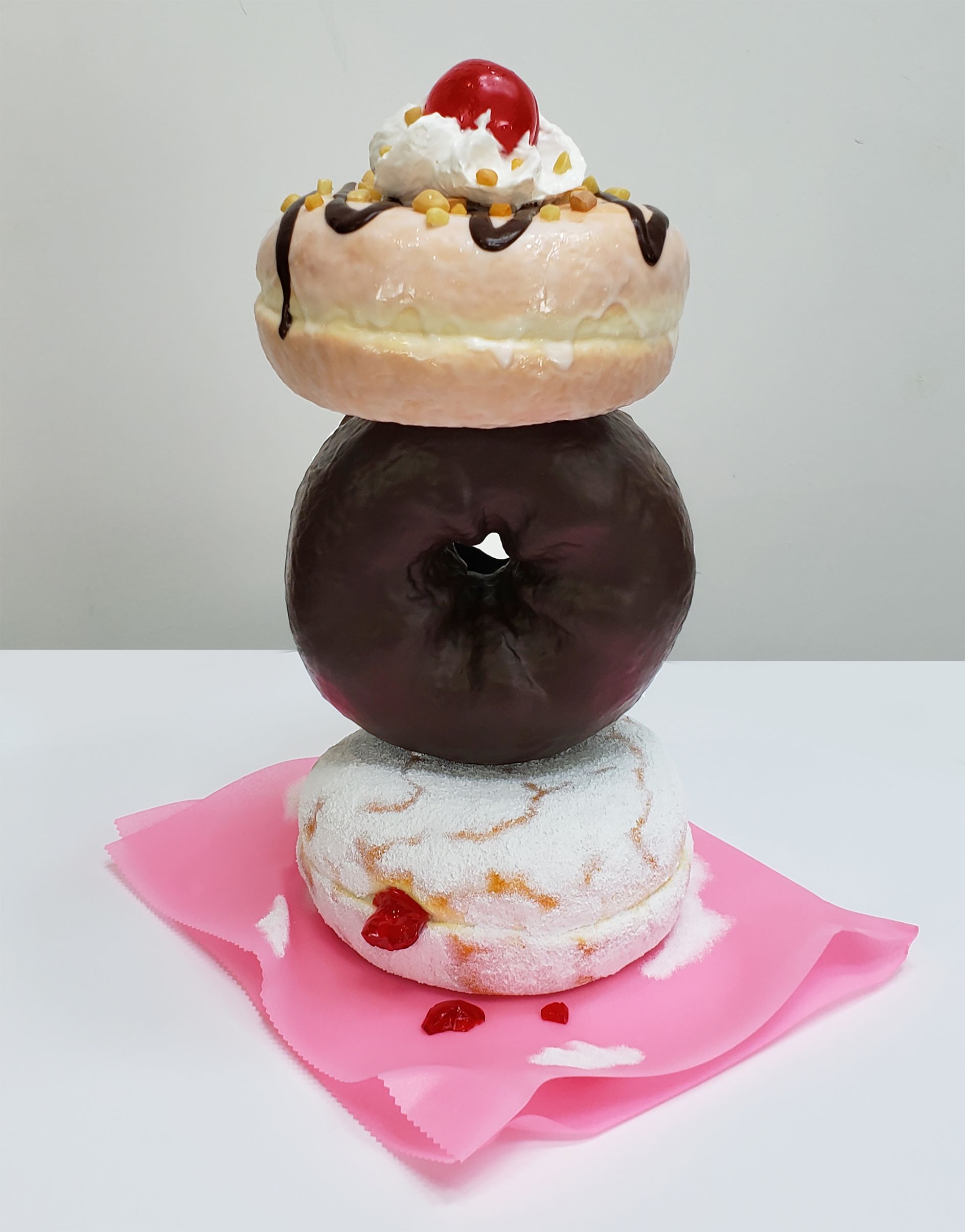 Hyperrealistic giant sculptures of doughnuts, sweets and cakes by Peter ...