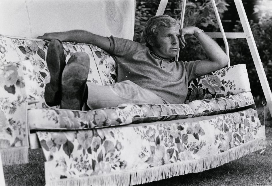 Never-before-seen family photographs of Bobby Moore go on display at ...