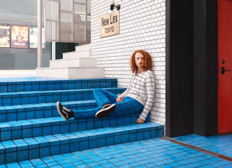 Invisible Jumpers: Photographs of jumpers blending into their ...