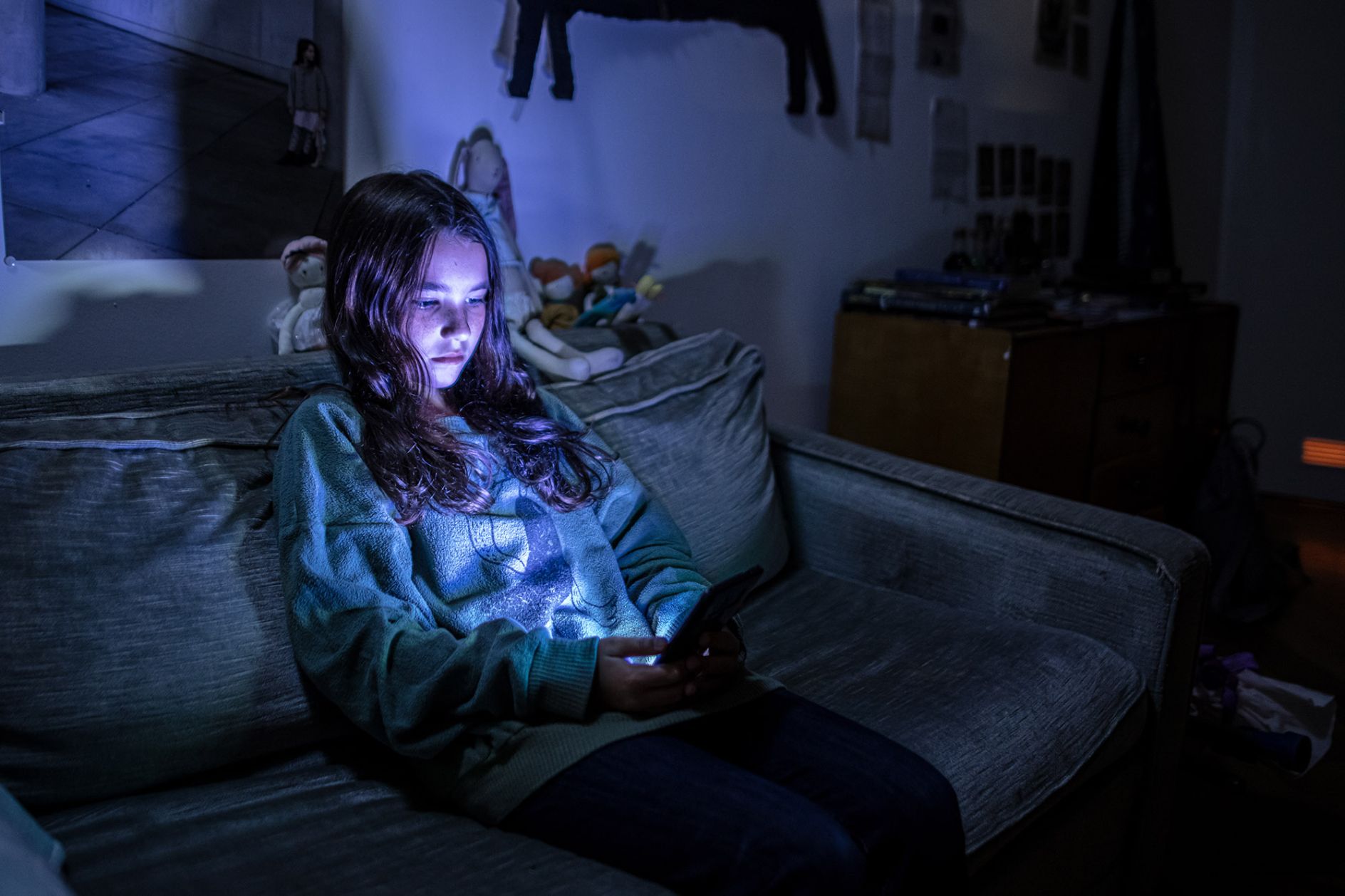 Portraits of people in lockdown with their faces illuminated by their ...