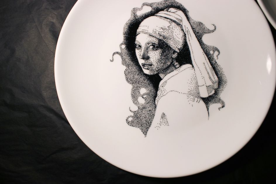 Porcelain plates display incredibly detailed portraits by art's ...