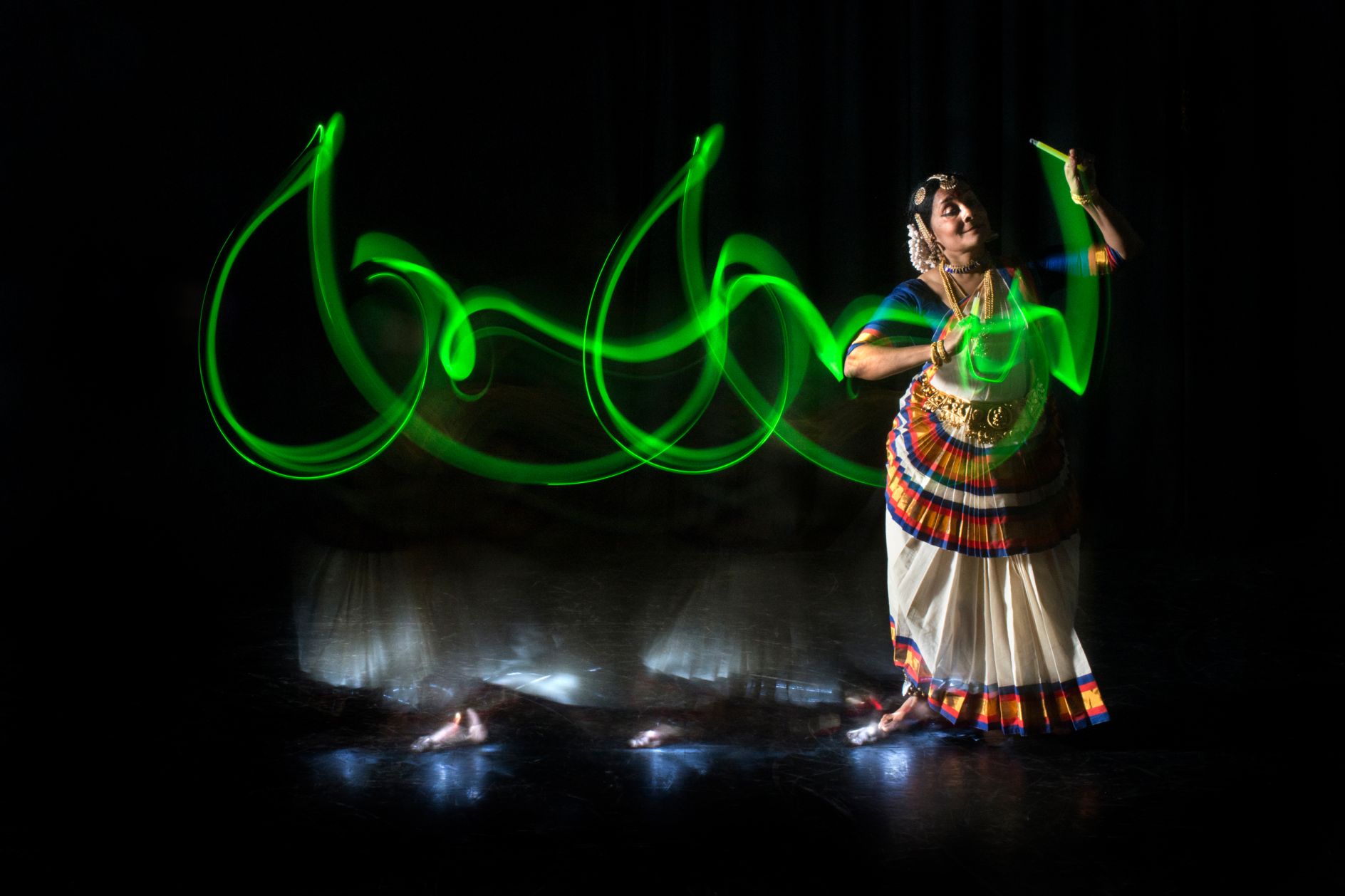 'Light painting' photographs that celebrate the beauty of bhangra music ...