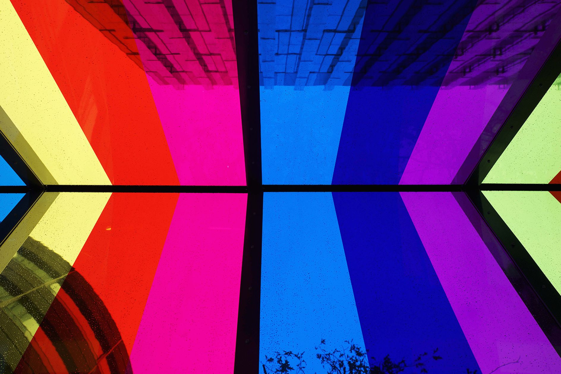 Artist creates walk-through triangular prism to offer a spectrum of ...