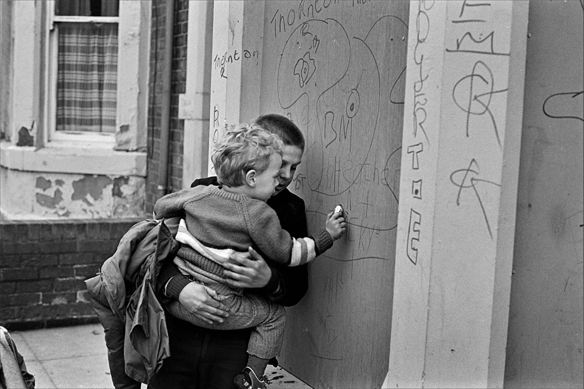 Elswick Kids: Tish Murtha's joyful photographs of children playing in ...
