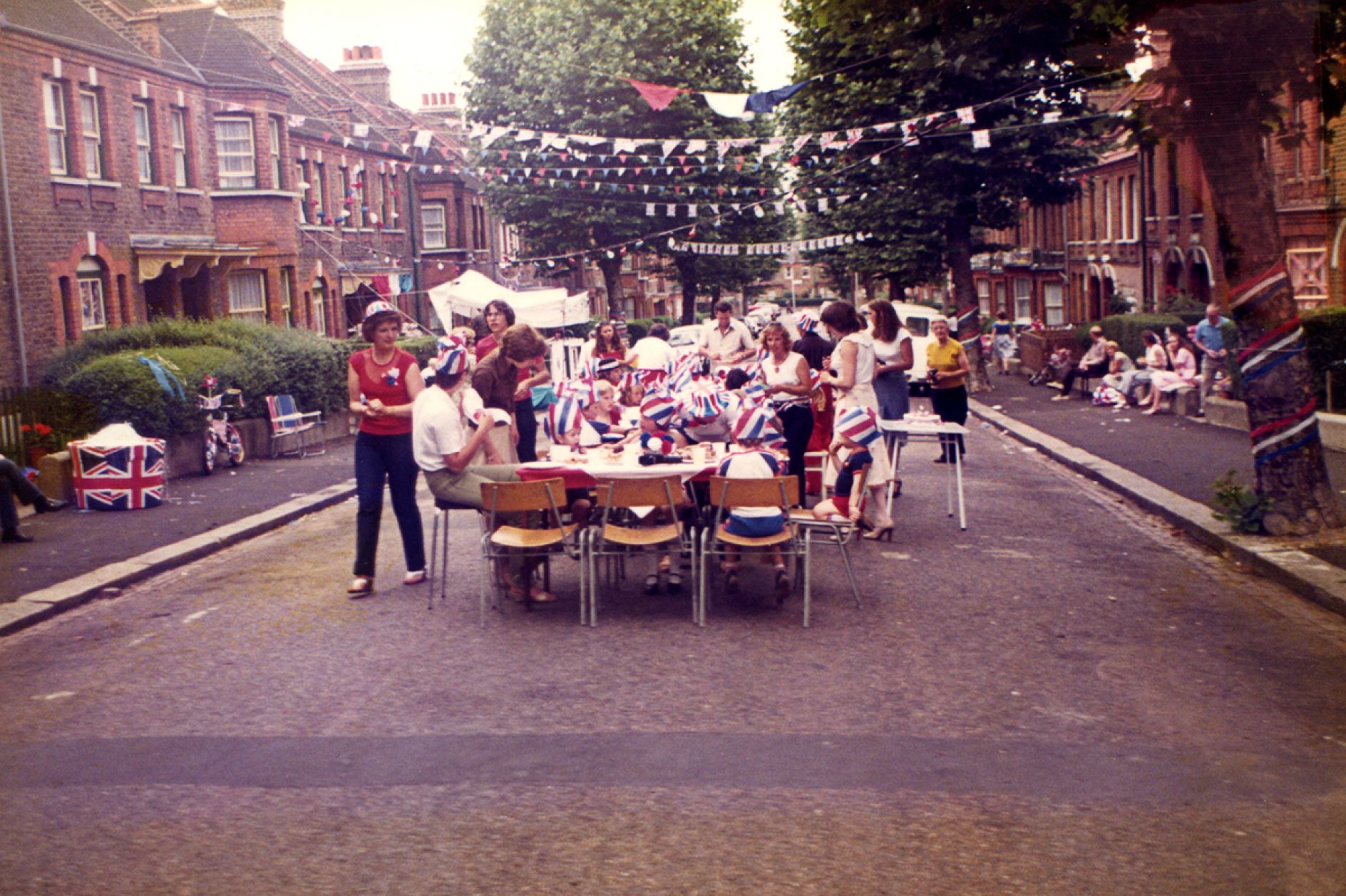 Newly uncovered photographs show London's disappearing working class ...