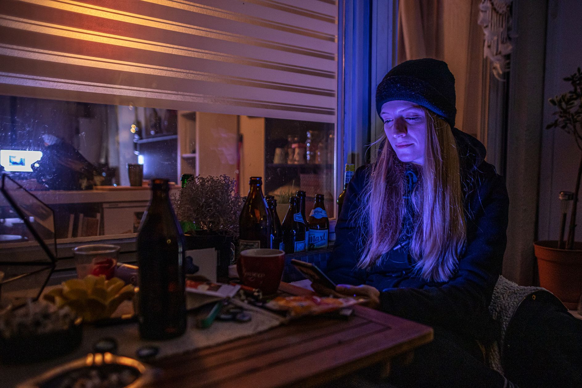Portraits of people in lockdown with their faces illuminated by their ...