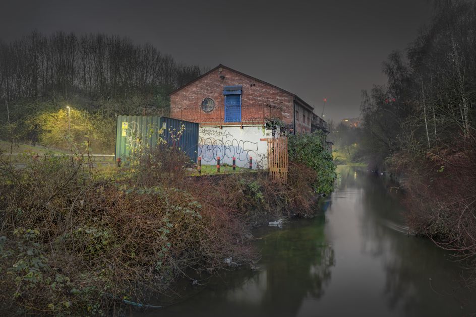 Atmospheric photographs of Manchester and Salford at night, inspired by ...