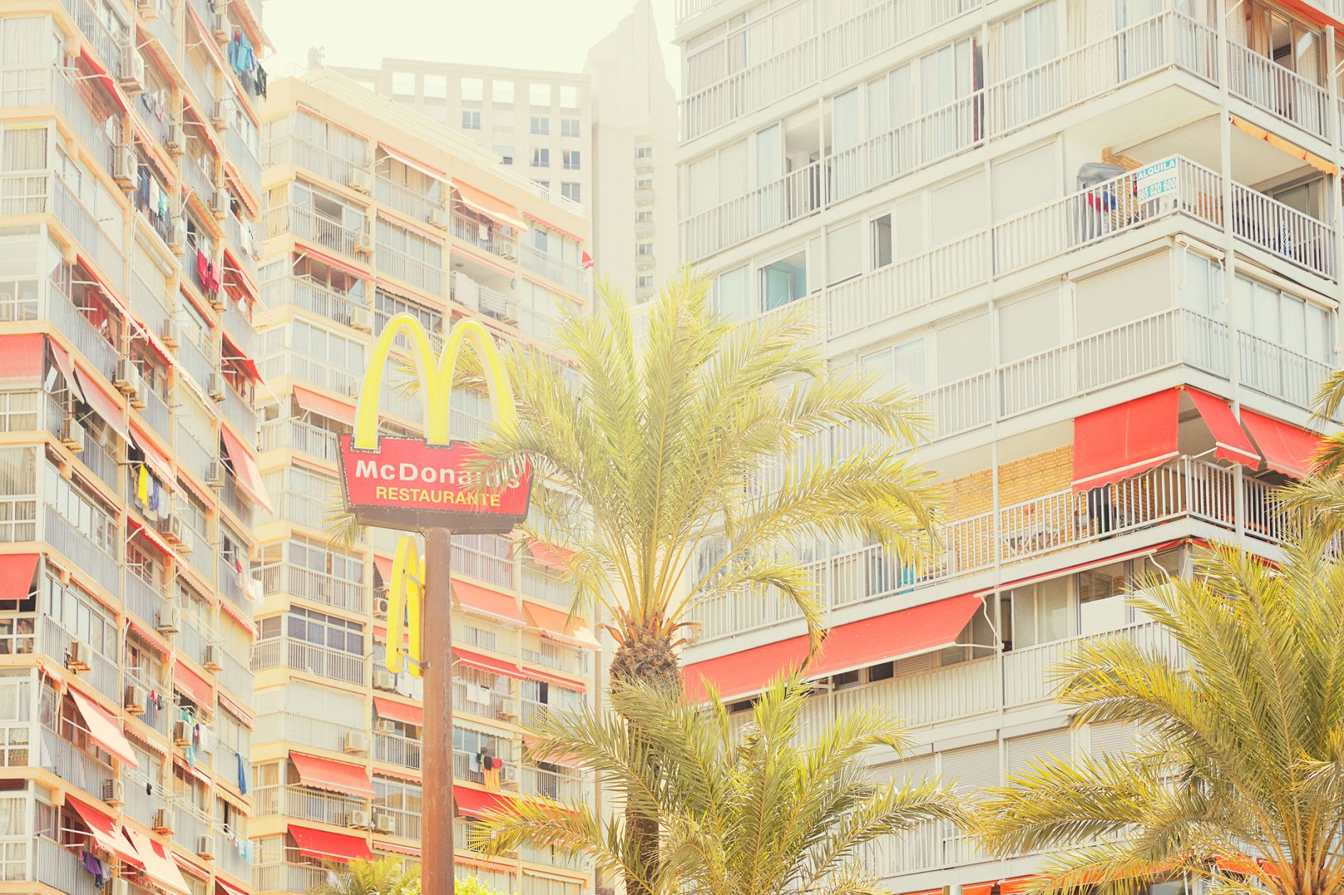 Brits Abroad: Photographer captures sun-seeking holidaymakers in ...