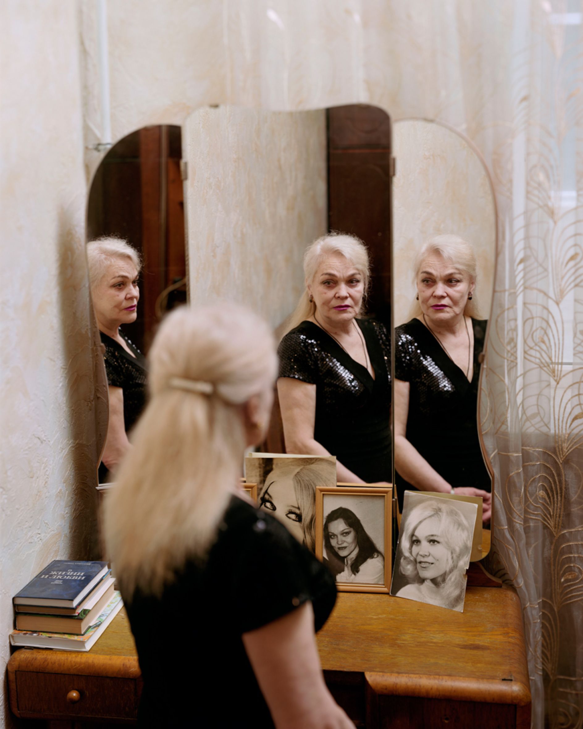 A closer look at photographer Alec Soth's vivid portraits of people and ...